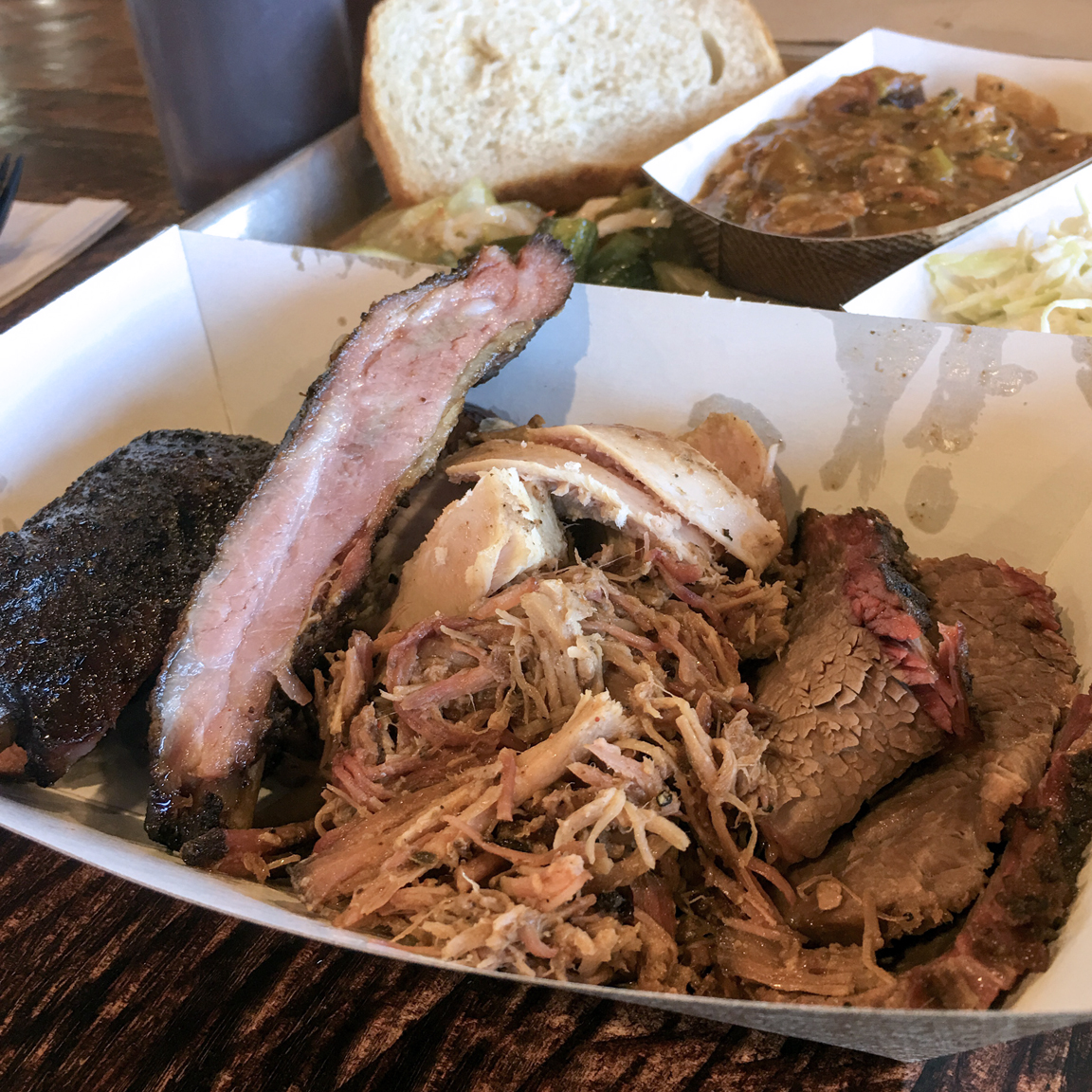 sharks-bbq-troy-mi-02 – Michigan Chews & Brews